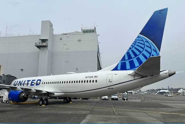 SMBC Aviation Capital :: SMBC Aviation Capital delivers Boeing 737-8 MAX to United Airlines